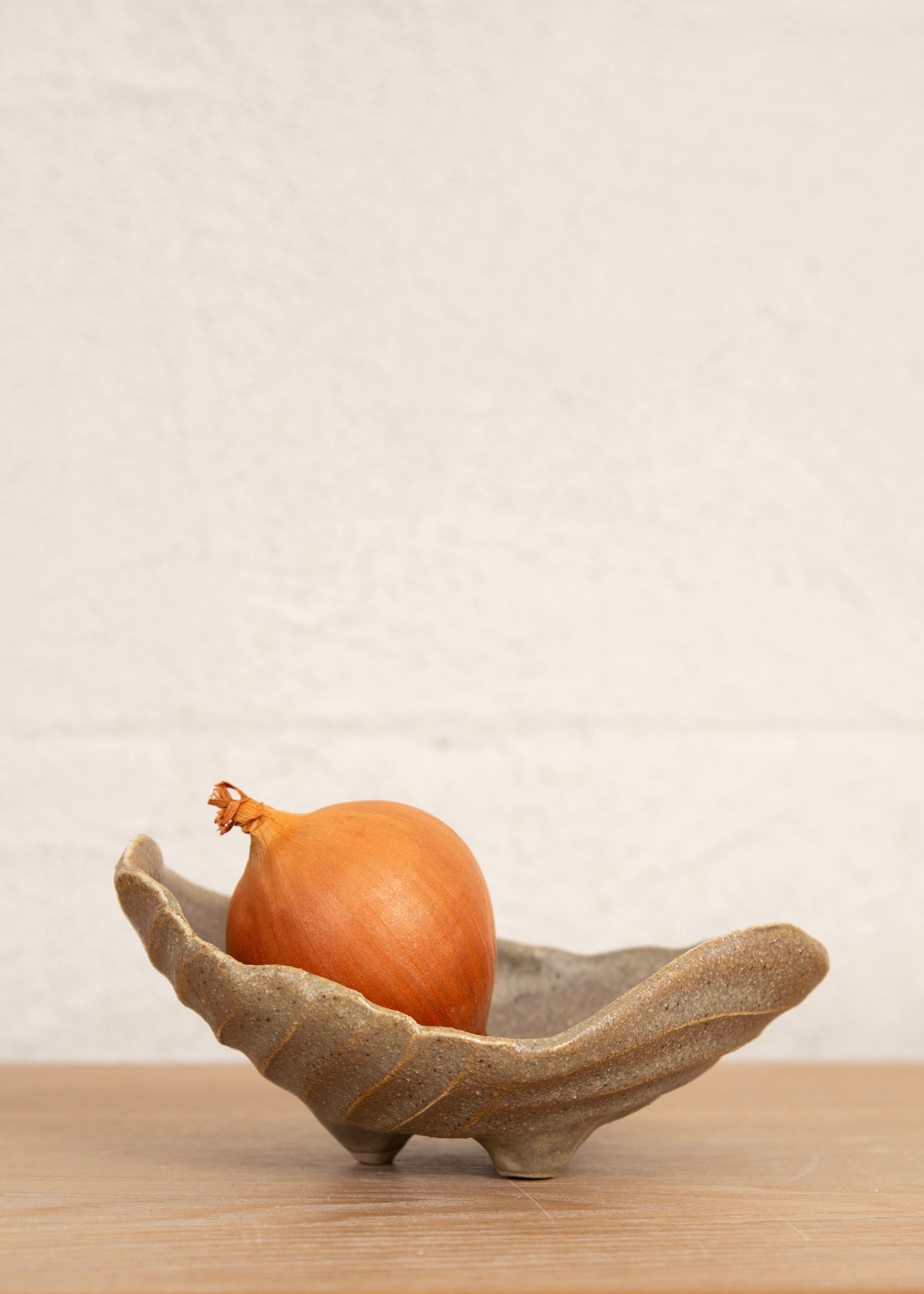 HOME SUNA FLUTED SMALL FOOTED BOWL – ALL DAY CLAY